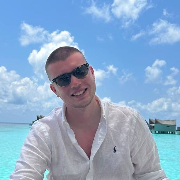 About Anton Kuklin on HackerNoon